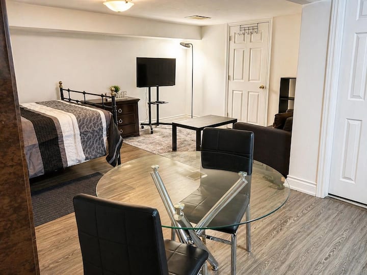 Basement Studio In Mississauga - Oakville