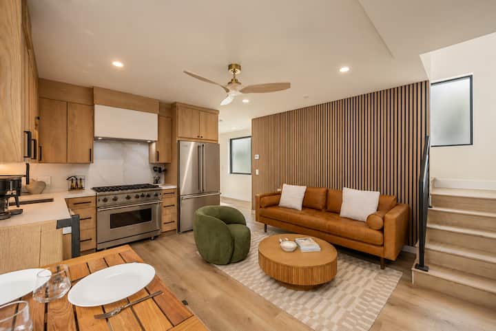 Luxe Steps To Sand • Hot Tub, Bbq, Rooftop Sunsets - Newport Beach, CA
