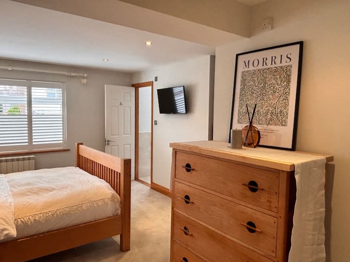 Detached House, With Garden, Parking & Nearby Shop - Jersey