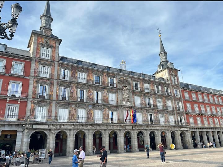 Plaza Mayor Luxury Suite - Spain