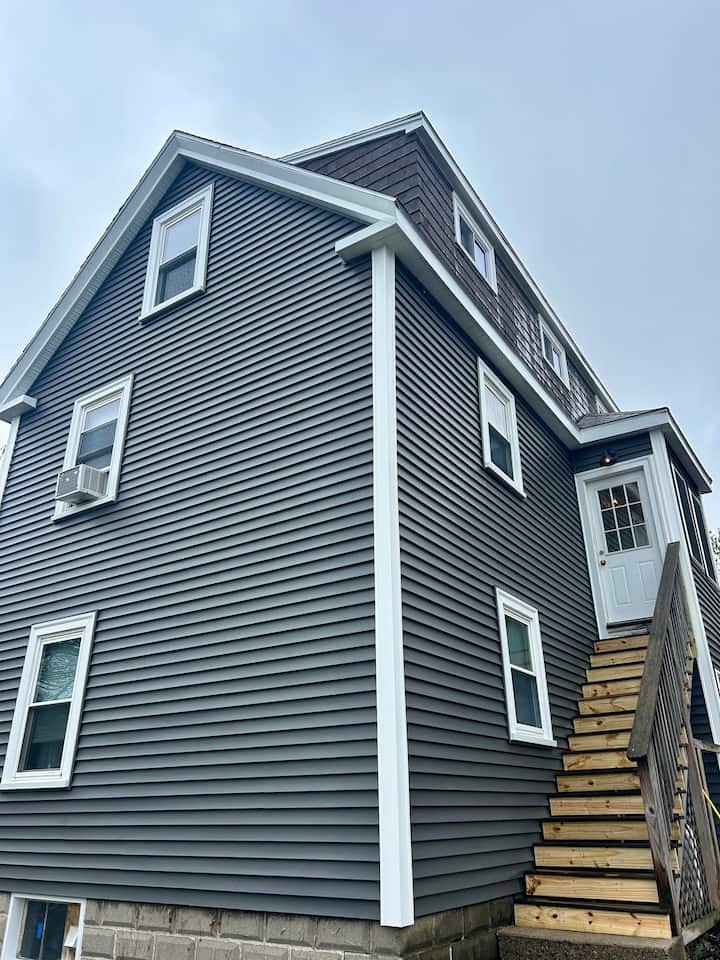 Historic New England Home– 2 Apts, Sleeps 10 - Bellingham, MA