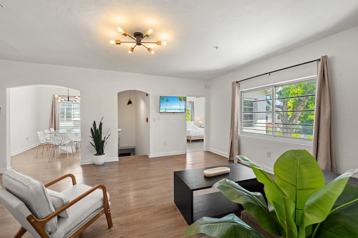 Casa Caia Double Suites | 8br, 10 Beds & Pool - Miami Beach, FL