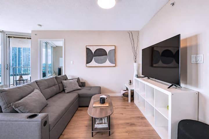 Spacious 2br Downtown | Parking | Walk To Bc Place - Vancouver, WA