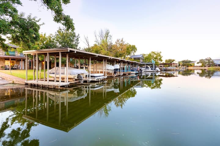 Lakefront Escape~dock Access~patio~lake Lbj - Kingsland, TX