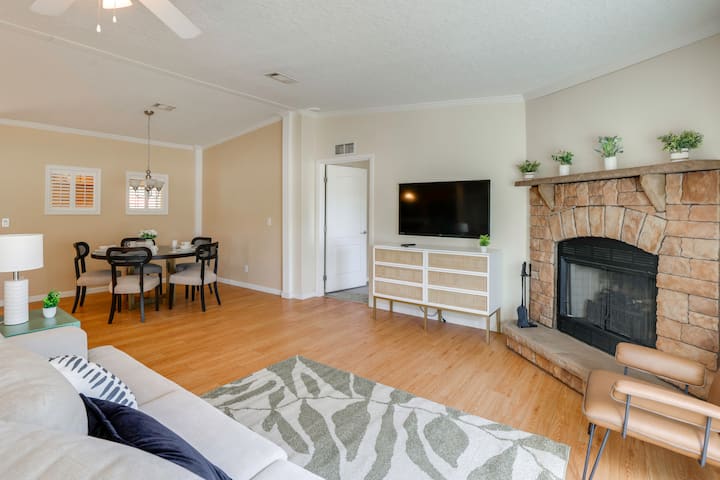 Pool Access! Spacious Home Near Wekiwa Springs - Apopka, FL