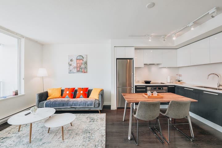 Monthly Metrotown Luxury Morden 1b1b Condo - Burnaby