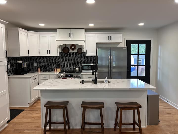 Stylish 3br | Central Overland Park | Mins To Kc - Overland Park, KS