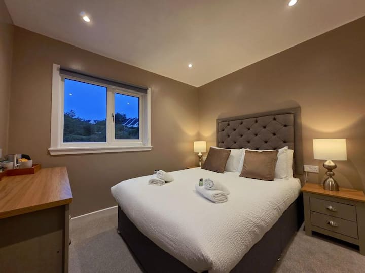 Rw2: Neat Double Room With En-suite Bathroom - Skye