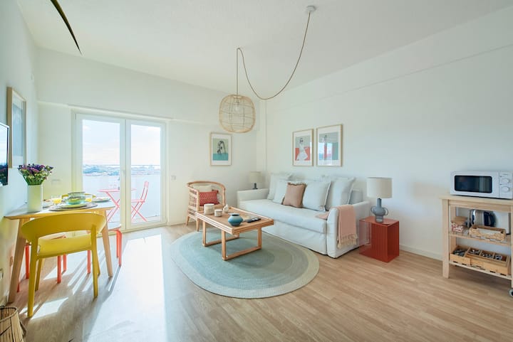 Sea & Sunset Balcony Living, By Timecooler - Setúbal