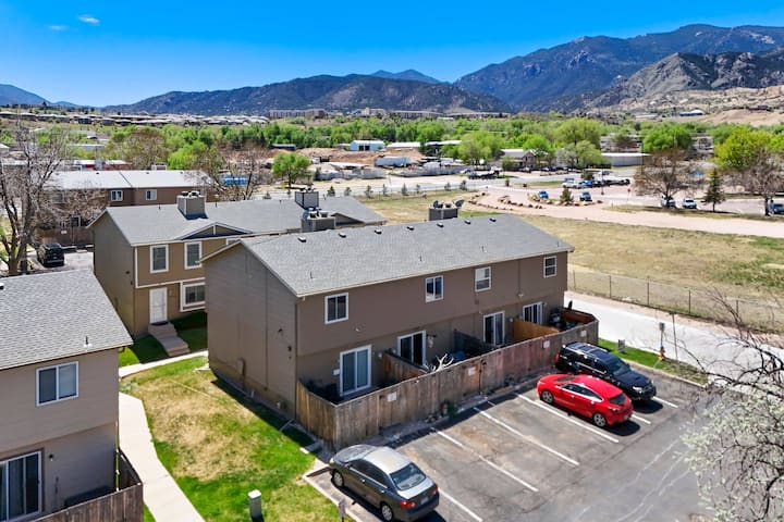 Affton Oaks: Cozy Westside Retreat  2br - Manitou Springs, CO