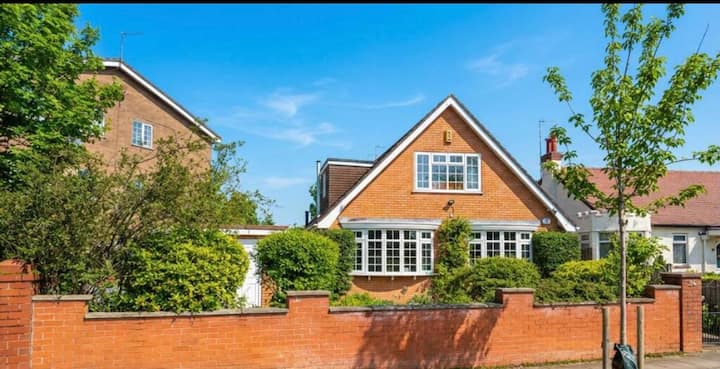 Classic Suburban Charm - Southport