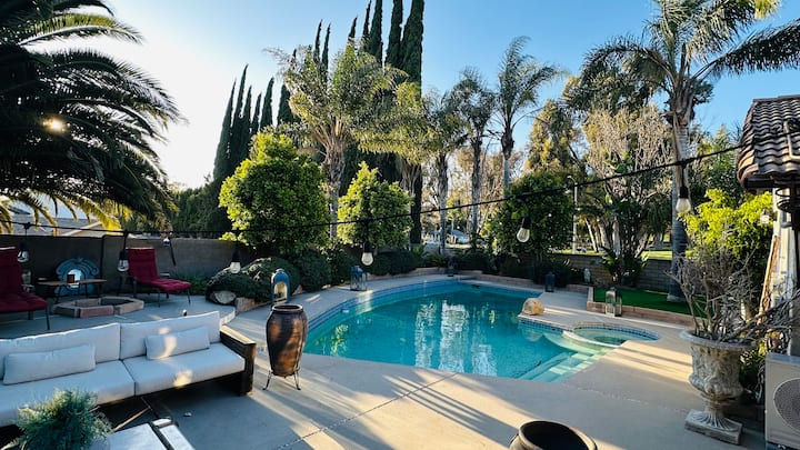 Luxury Home With Pool Oasis In Simi Valley - Simi Valley, CA