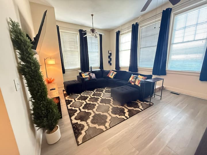 Lux In The Lofts Near The Heart Of Clemson - Clemson, SC