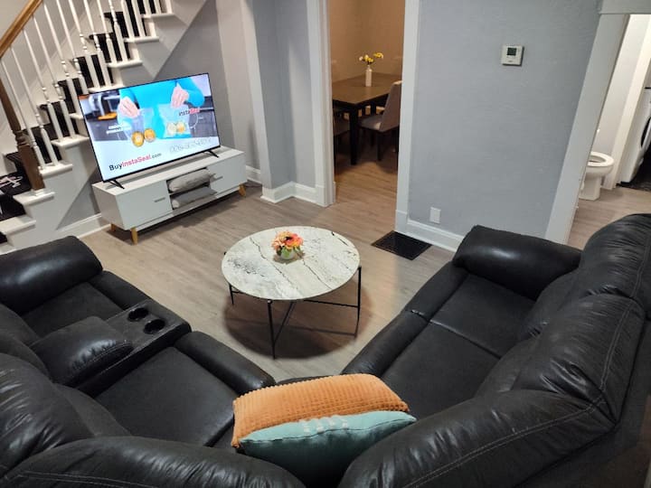 Cozy, Clean 3br Home, Sleeps 5+ Parking Included - Kansas City, KS