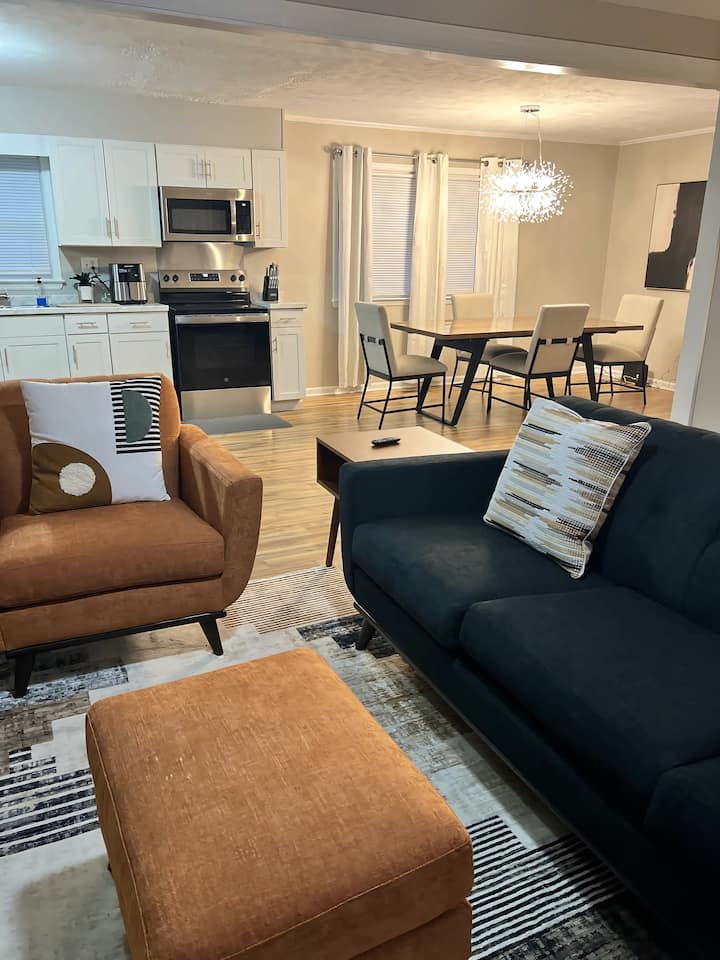 Amir’s Modern Retreat - Splash Pad, Laurinburg