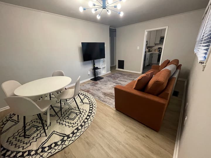 Plaza Midwood Industrial Chic Duplex — New - Charlotte, NC