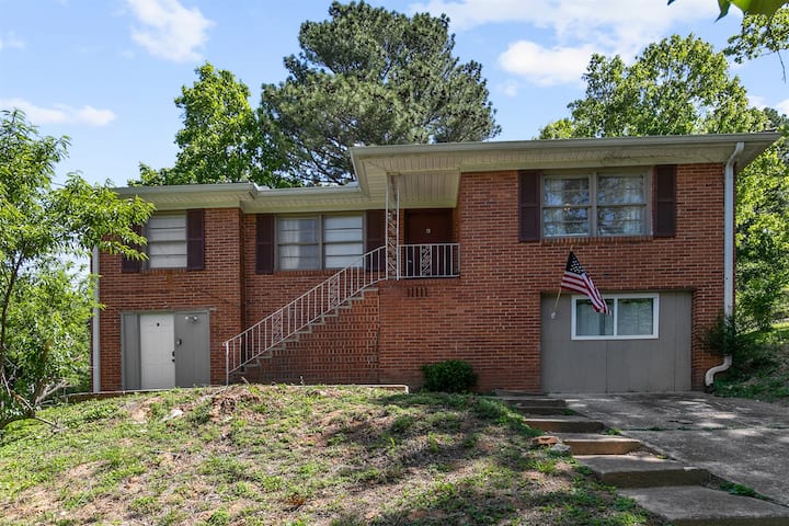 Garden Bungalow At Broadmoor -Wifi/parking/cozy - 리즈