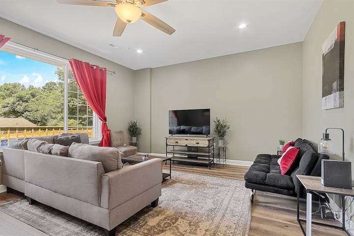 Bethany Grove House A | Roomy Stay, Pool Access - Huntsville, AL