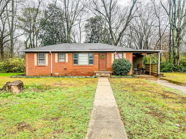 The Boswell Garden House | Spacious Stay W/ Yard - Huntsville, AL