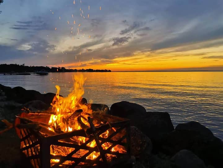 Simcoe View Cottage | Private Beach, Kayak & Views - Georgina