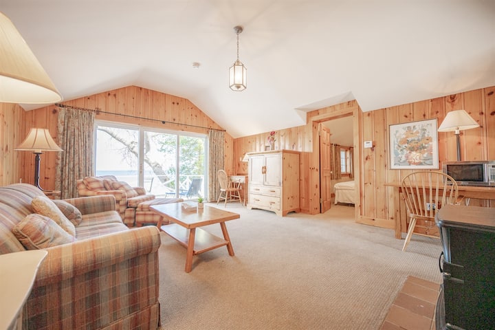 138 Eagle | Simcoe Cottage | Private Beach, Kayak - Georgina