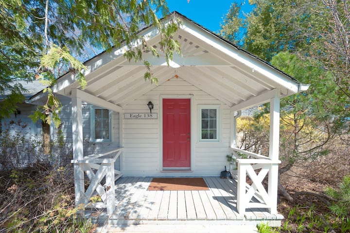 138 Eagle | Simcoe Cottage | Private Beach, Kayak - Georgina