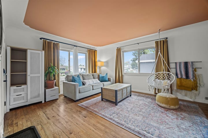 Spacious Home For 7 With Bbq And Fenced Yard - Denver, CO