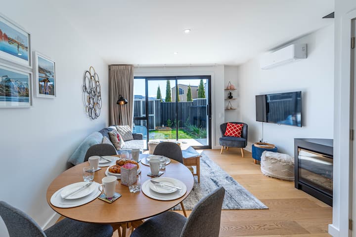 Modern Warm & Cosy Townhouse - 5 Min To Wānaka - ワナカ