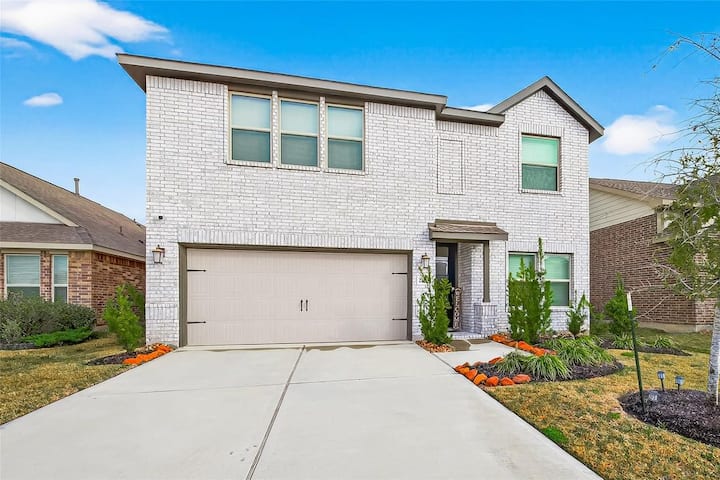 Move In Ready Private Suite In Suntera Katy - Katy, TX