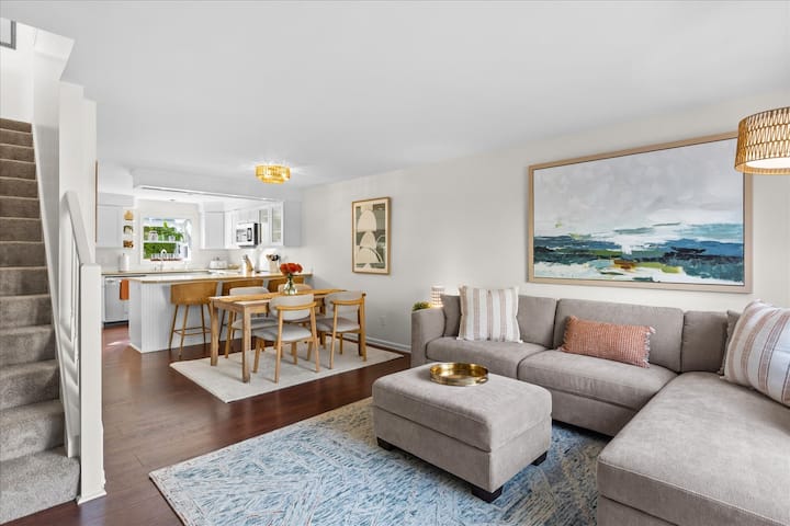 Town To Tide Townhome - Steps Away From Everything - Shoreline