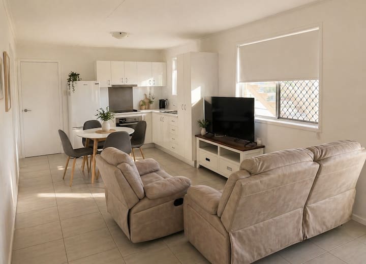 Beachfront Private Ground Floor Apartment - Margate, Australia