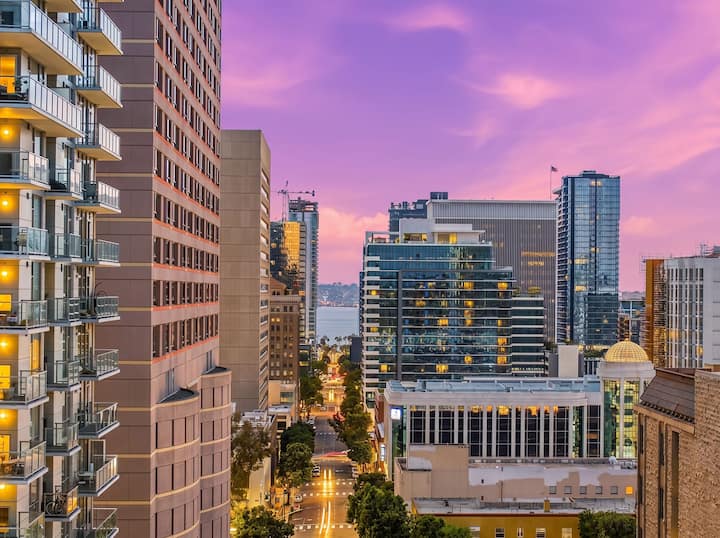 High-rise Ocean Skyline View • Pickleball •Parking - San Diego, CA