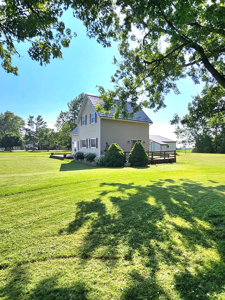 Farm House Country Retreat - Chatham-Kent