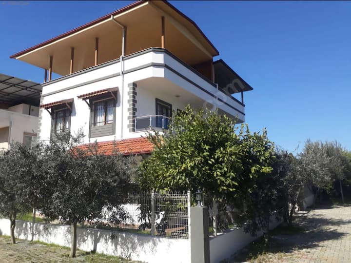 Seferihisar ÜRkmez'de Bahçeli Yazlık Villa - Çukuraltı