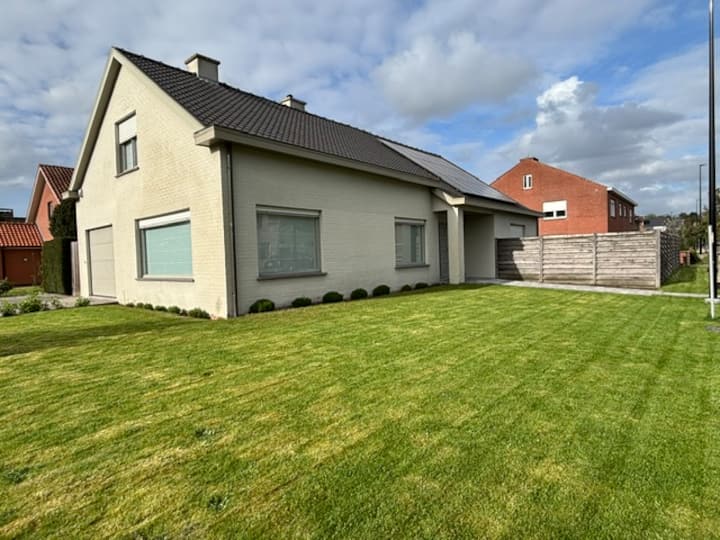 Ruime Woning Met Grote Suite Kamer - Maldegem