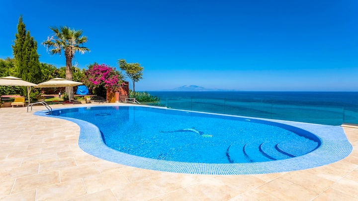 Ultra-luxury Beachfront Villa Near Zakynthos Town - Zakinthos