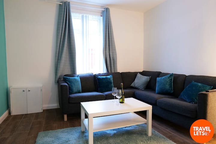 Central Derry Stay, Sleeps 6 Near City Walls - Derry
