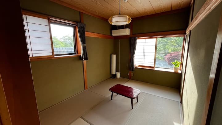 泊まれるカフェ　旧旅館を再生した宿　Sakadone - Ina