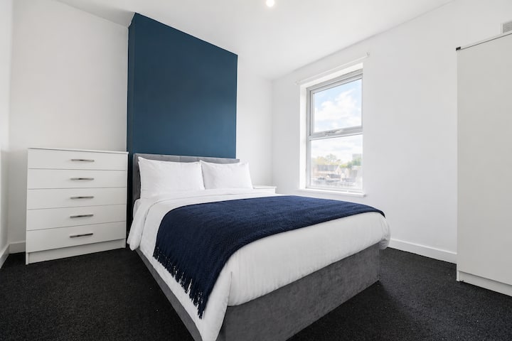 Large House, Perfect For Contractors, Sleeps 8 - Wolverhampton