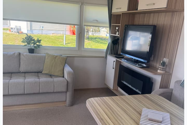 Caravan - Sleeps 6 - Parking - Elgin