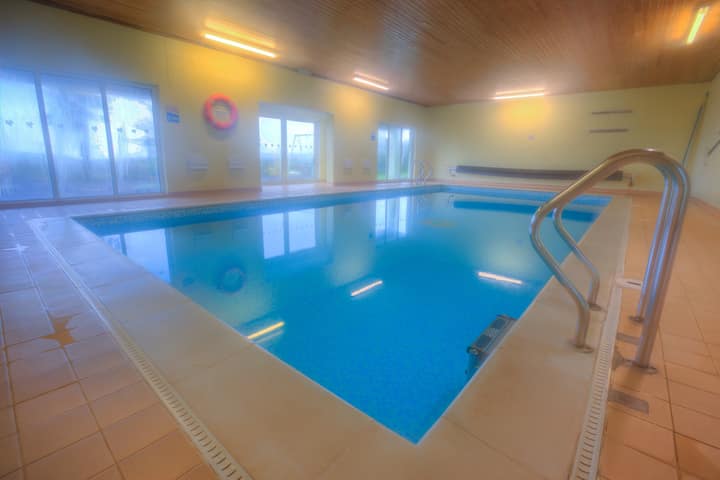 Poachers Cottage - 3 Bedroom Cottage - Ivy Towers - Tenby