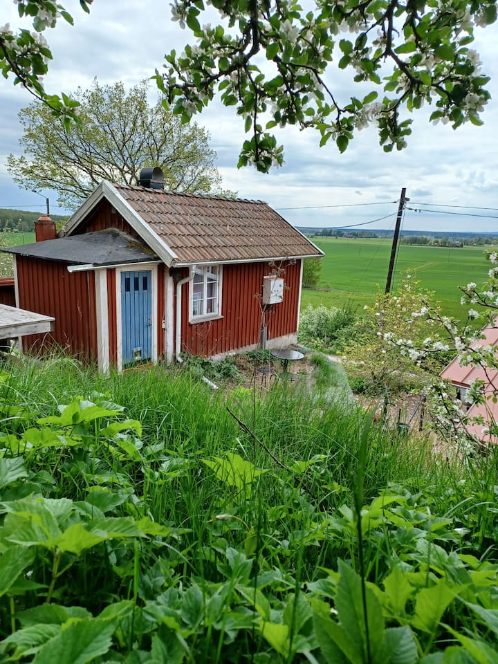 Enkel  Och Naturnära Stuga På Bergssluttning - Trollhättan