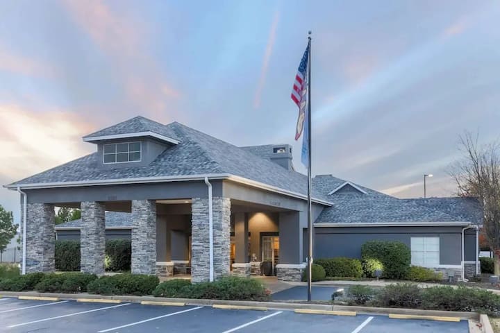 Homewood King Studio | Breakfast, Pool & Gym - Memphis, TN