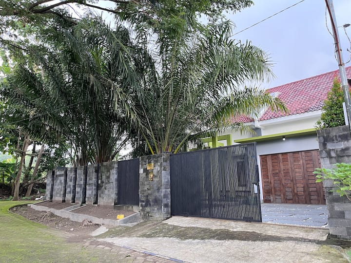 Omah Sare Griya Mt - "Mt Griya" - Magetan