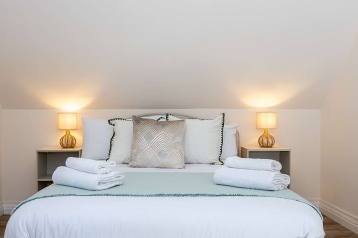 The Hale Loft | Free Parking Near Airport - Knutsford