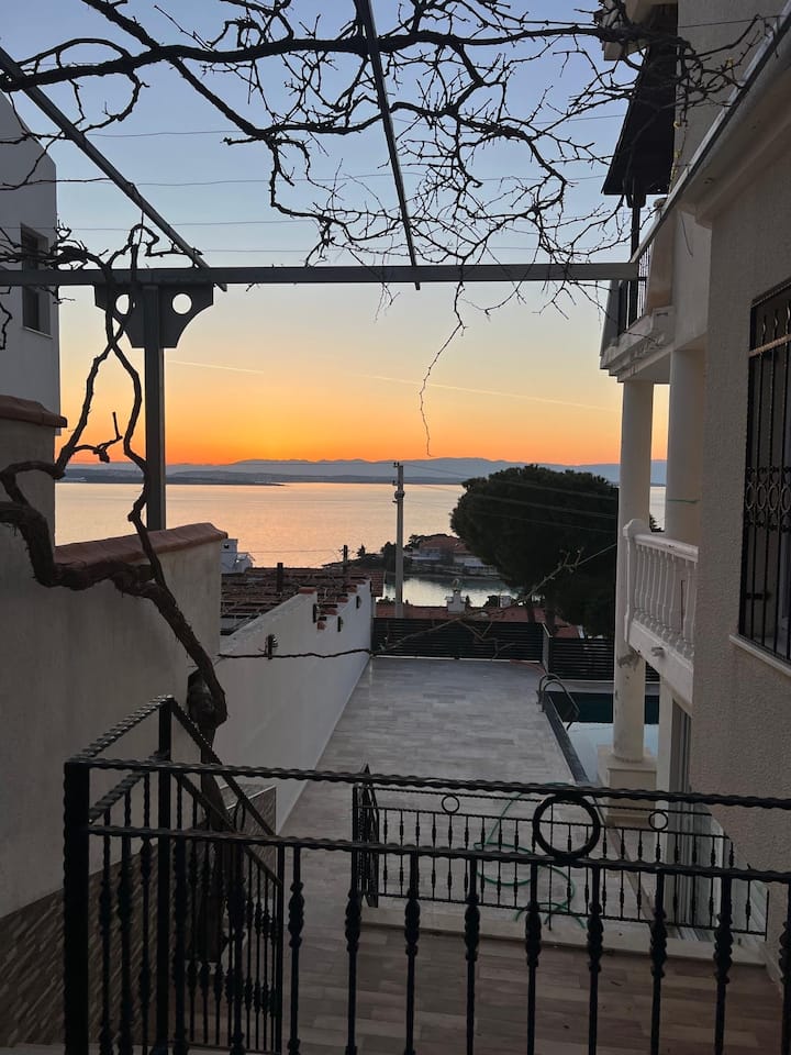 Panoramik Deniz Manzaralı Tam Müstakil 5+1 - Çeşme