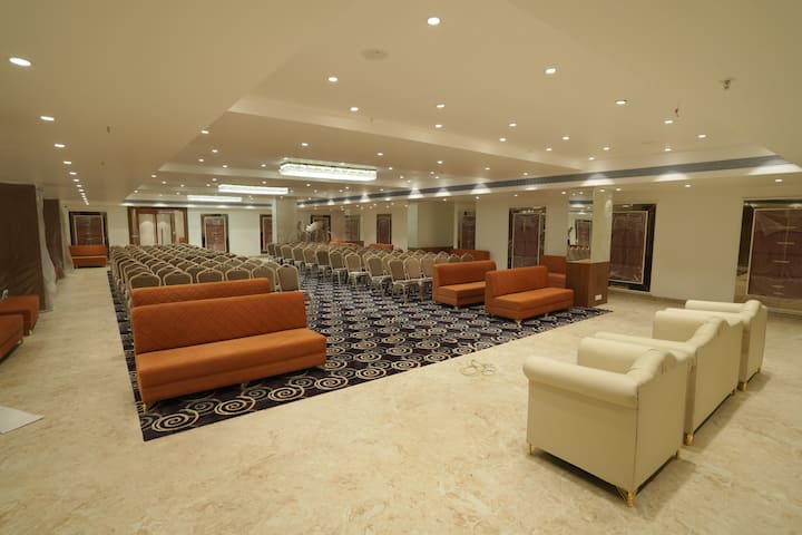 The Grand Icon - Club King Room - Chandrapur
