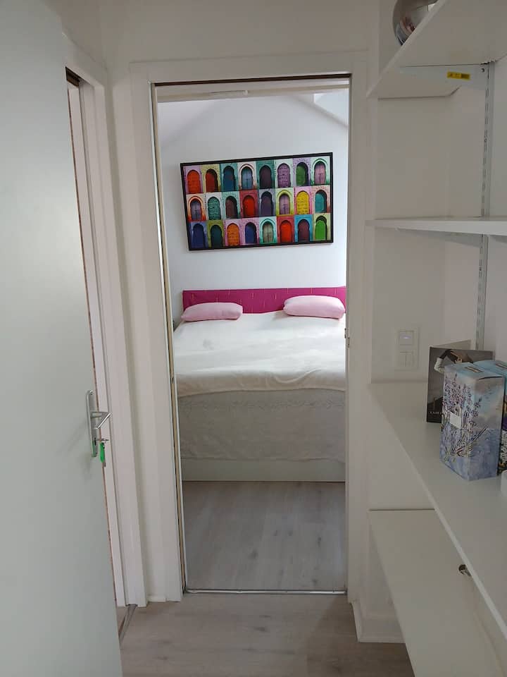 Chambre Avec Salle De Bain
Espace Cuisine Partagé - Granville