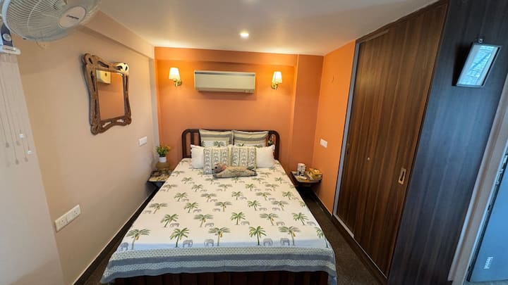 Studio Apartment In Defence Colony - New Delhi