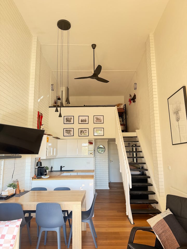 Luxe Jindy Loft - Sleeps 5 - Amazing Location - Jindabyne